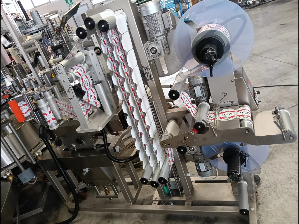 Used AXTRA labeller machine - 8.000 BPH