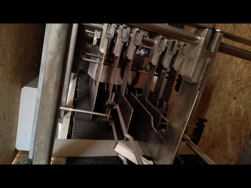 Used automatic Tecmi shrink wrapper - 2013