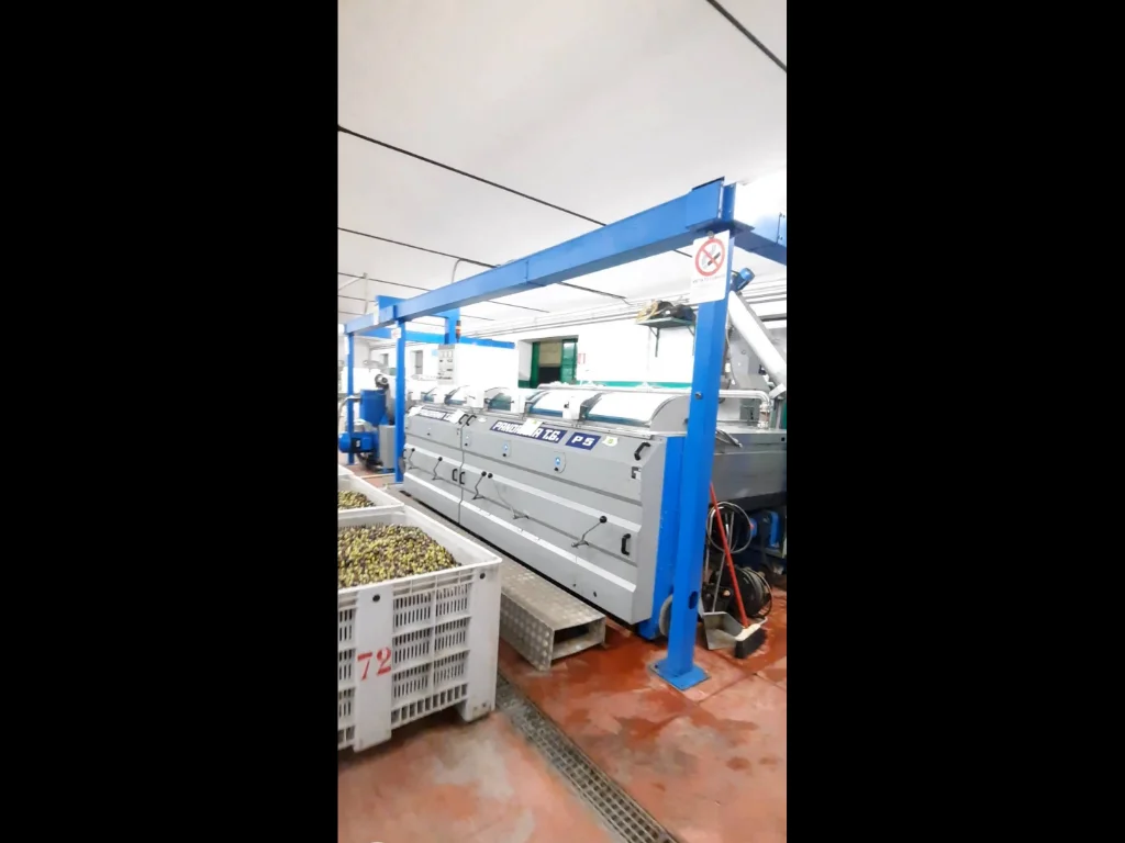 Used PIERALISI oil complete line 20 qh - Used Bottling Lines